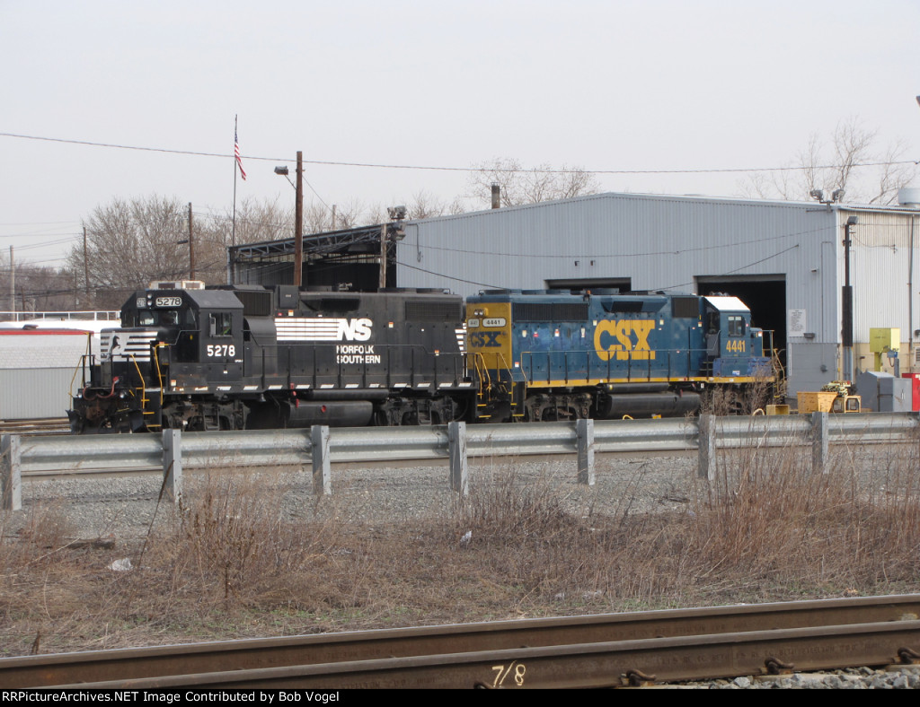 NS 5278 and CSX 4441